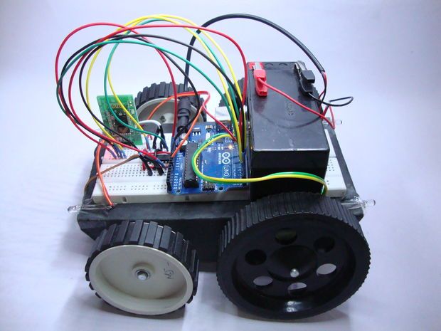 Un robot dirigido con un PC y controlado con Arduino