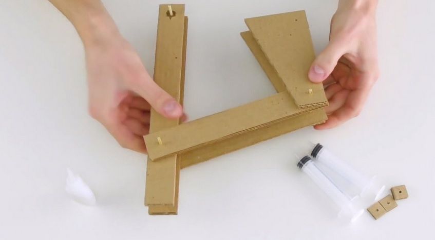Cómo construir un brazo robot totalmente funcional con cartón Cómo construir un brazo robot totalmente funcional con cartón